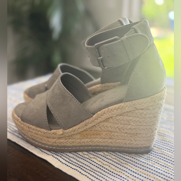 Universal Thread | Shoes | Universal Thread Platform Ankle Strap ...